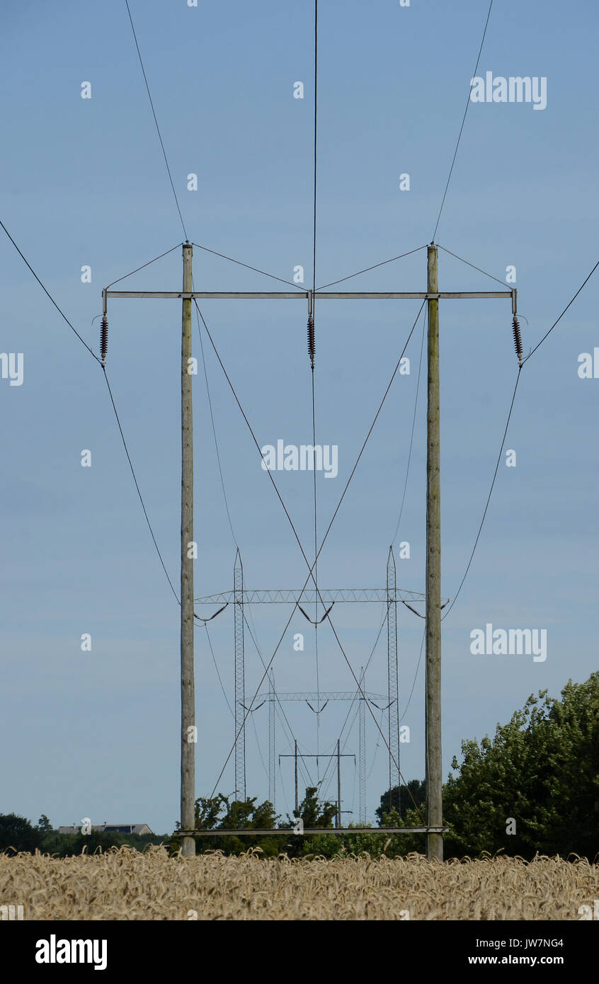 Overhead line on wooden hi-res stock photography and images - Alamy