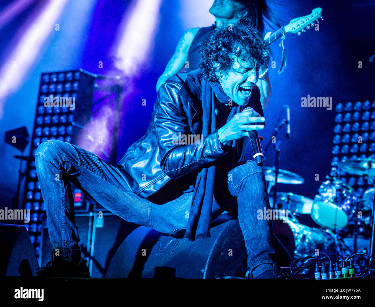Extreme singer hi-res stock photography and images - Alamy