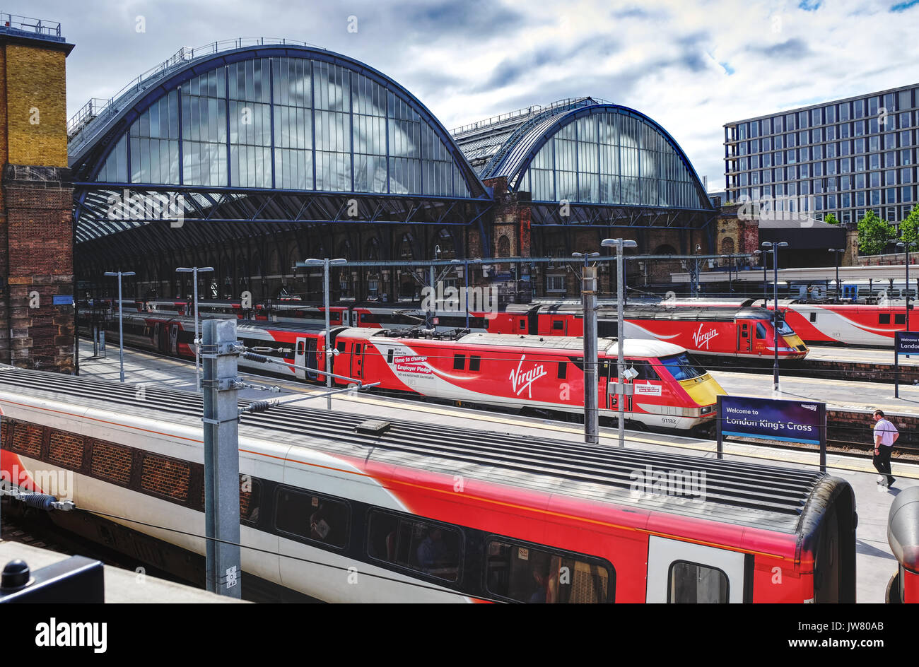 Virgin trains at Kings Cross station, London Stock Photo - Alamy