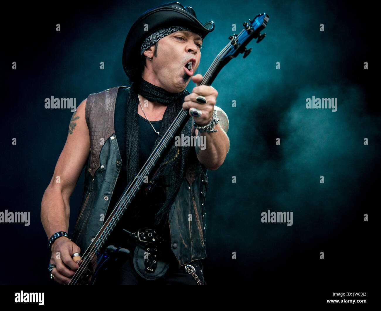 Y&T: Aaron Leigh on bass Stock Photo - Alamy