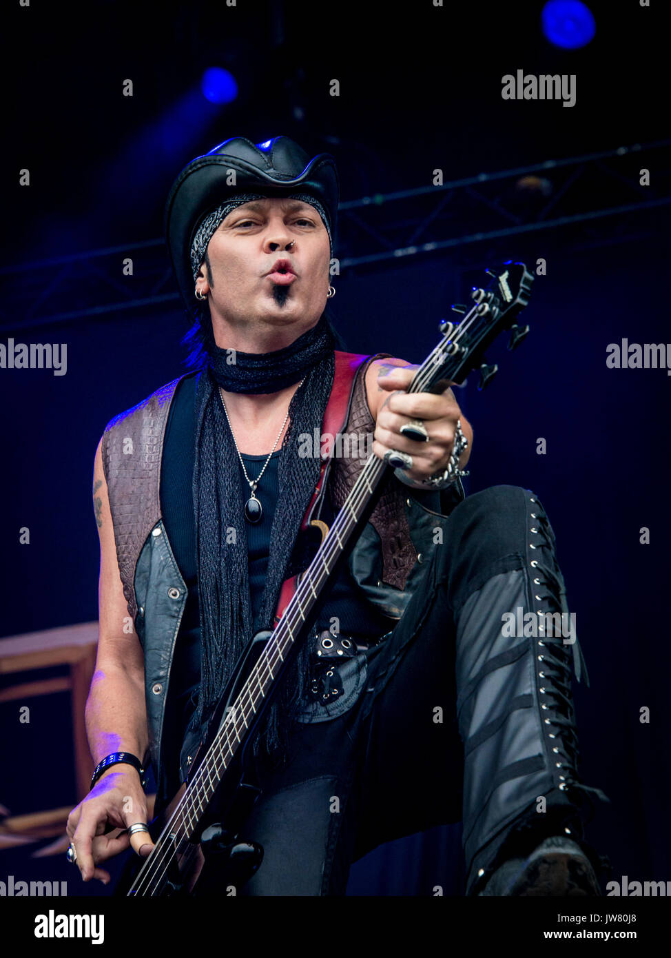 Y&T: Aaron Leigh on bass Stock Photo - Alamy