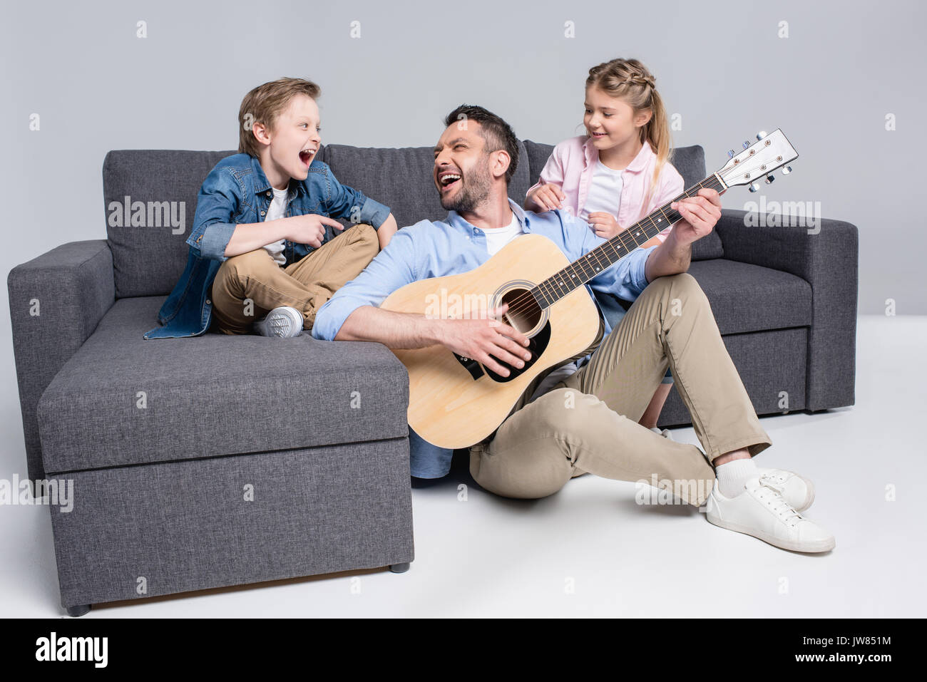 Father daughter singing together hi-res stock photography and images ...