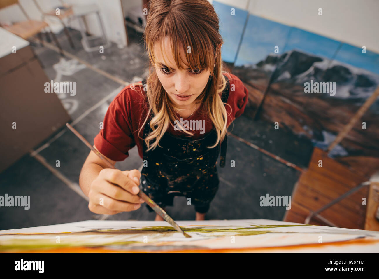 Drawing on canvas hi-res stock photography and images - Alamy