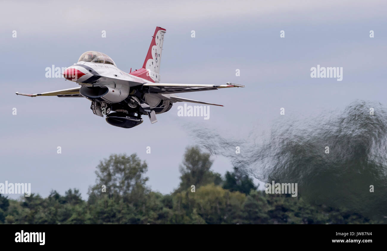 Aerobatic usaf team hi-res stock photography and images - Alamy