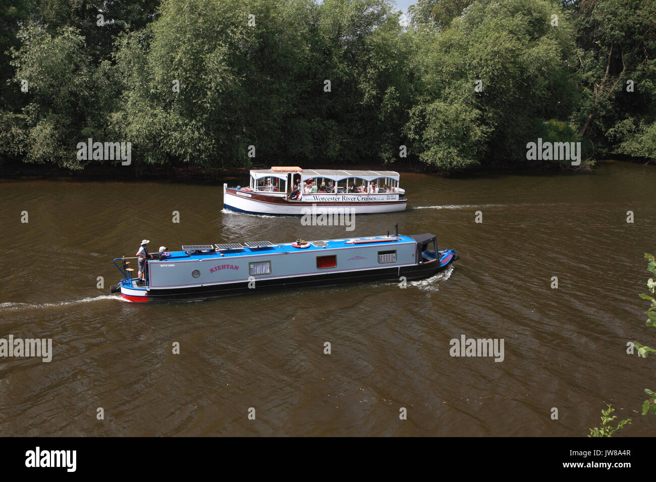 Narrowboat cruises hi-res stock photography and images - Alamy