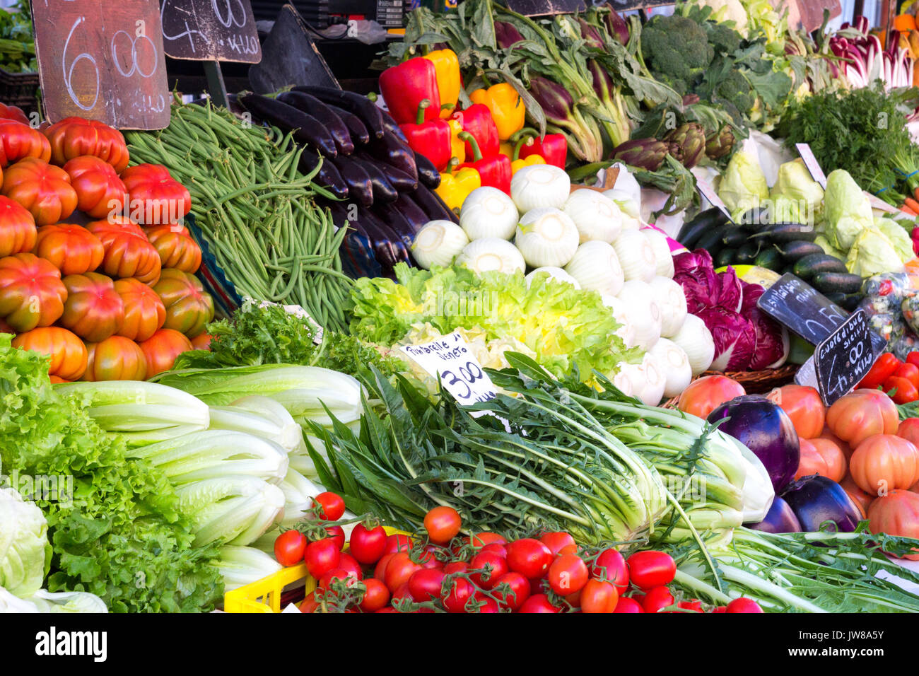 Colourful fresh fruit and vegetables stall arrangement Stock Photo - Alamy