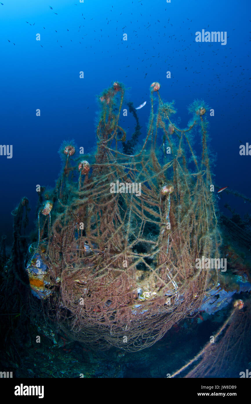 Derelict fishing net in Hermanos Florin shipwreck in Ses Salines ...