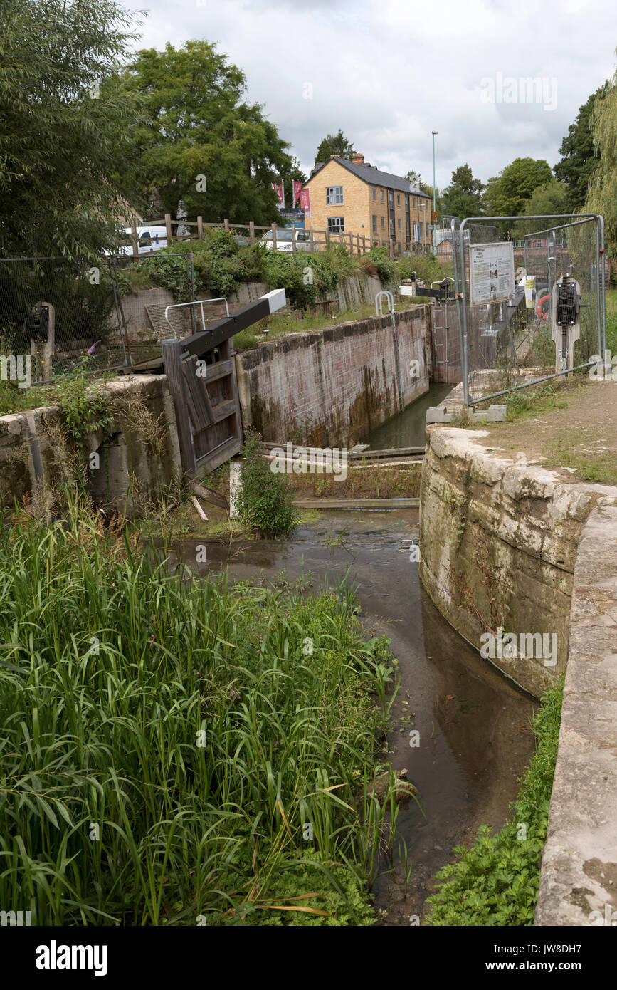Stroud canal hi-res stock photography and images - Alamy