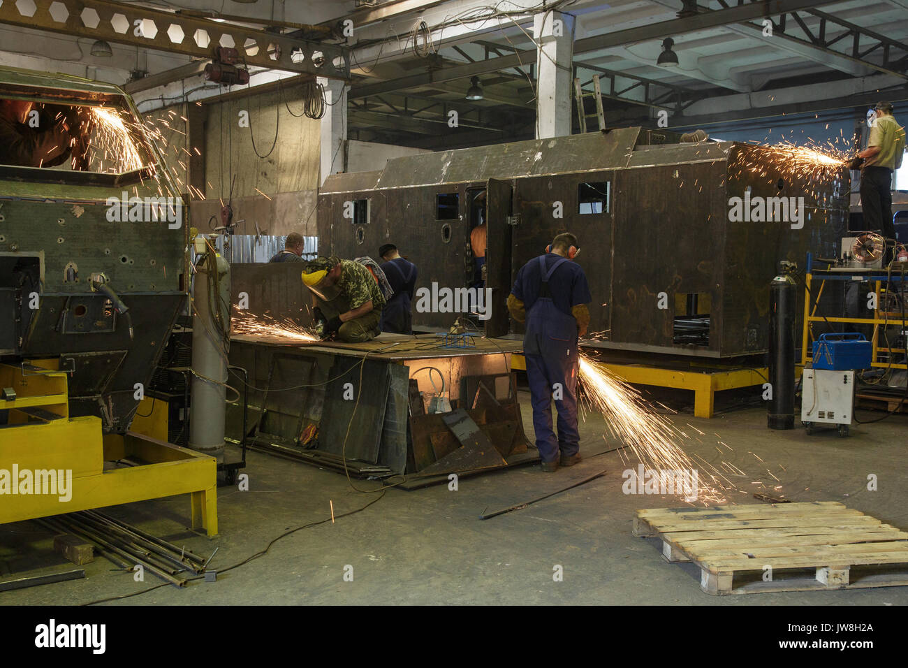 Auto repair shop interior hi-res stock photography and images - Alamy