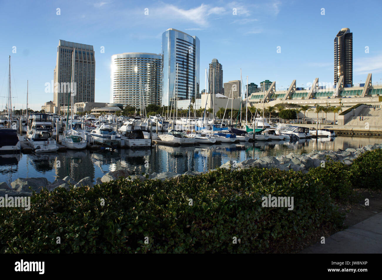 Metropolis exterior hi-res stock photography and images - Alamy