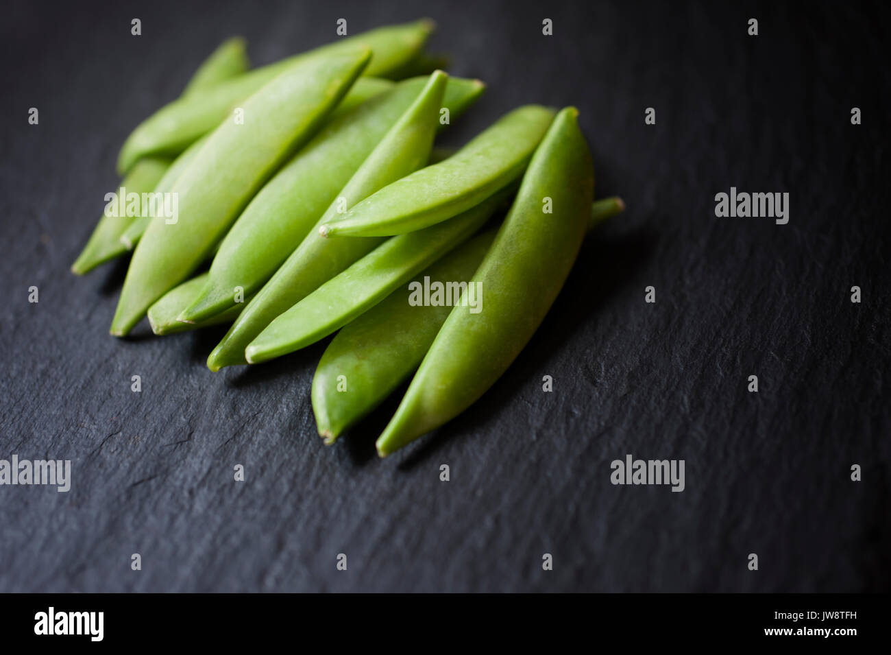 Fresh Garden Peas (Sugar Snap Peas Stock Photo - Alamy
