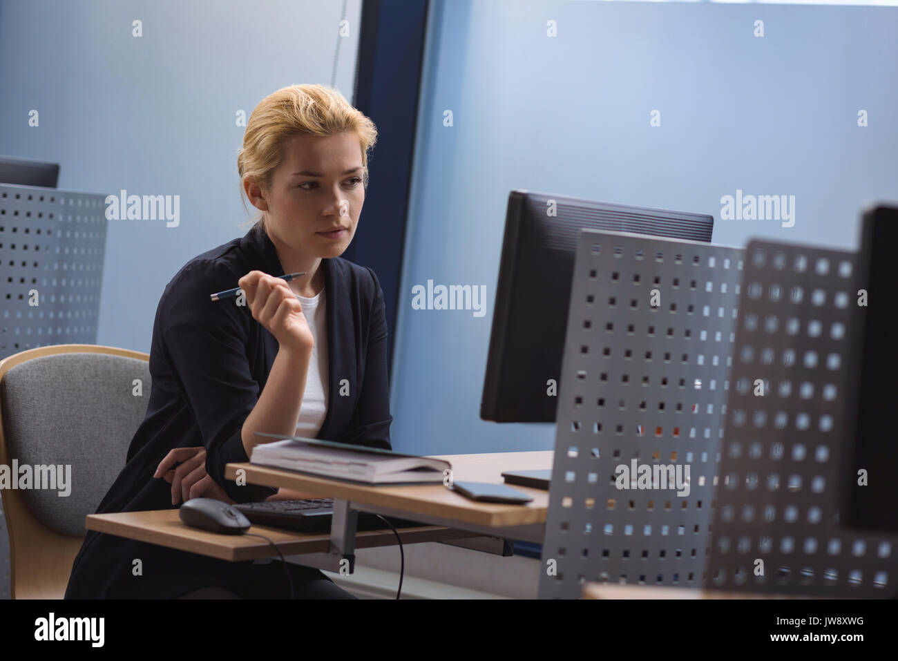 Teenage student computer hi-res stock photography and images - Alamy