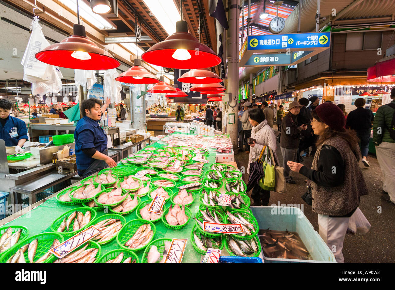 Popular Omicho indoor fresh fish market at Kanazawa, Japan. Fish stall ...