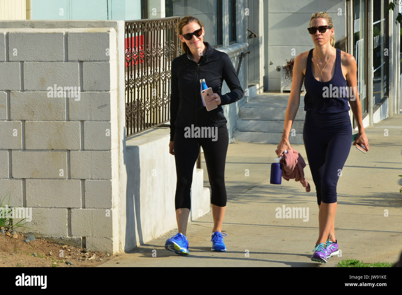 Jennifer Garner smiling as she heads for a workout in Brentwood ...
