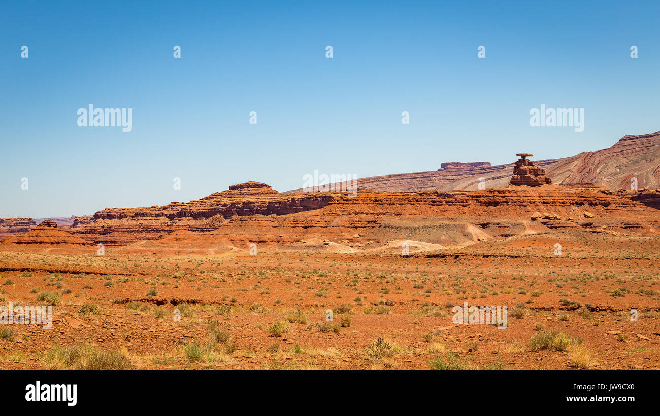 mexican Hat is a curiously sombrero-shaped rock outcropping in ...