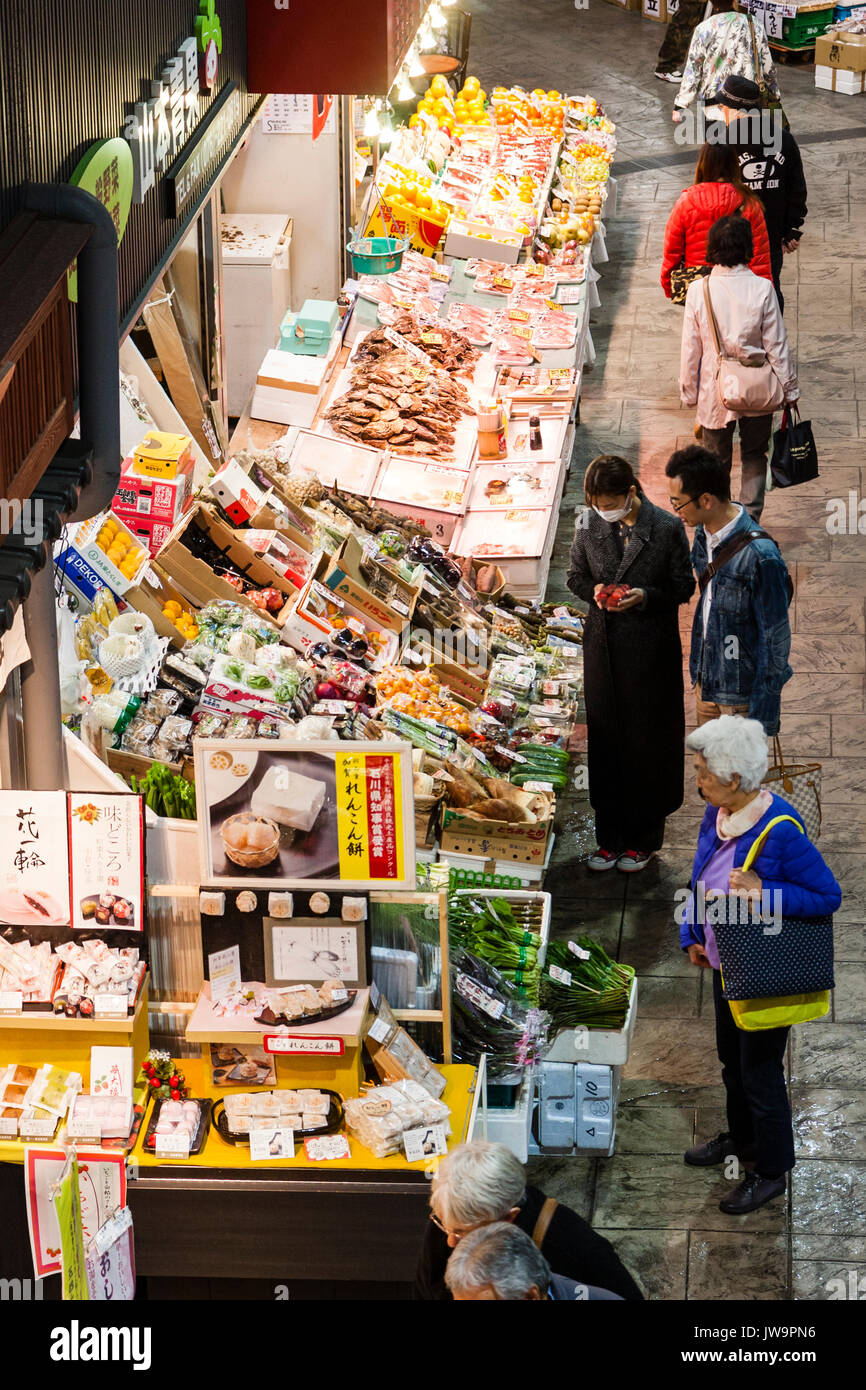 Fresh fish aisle hi-res stock photography and images - Alamy