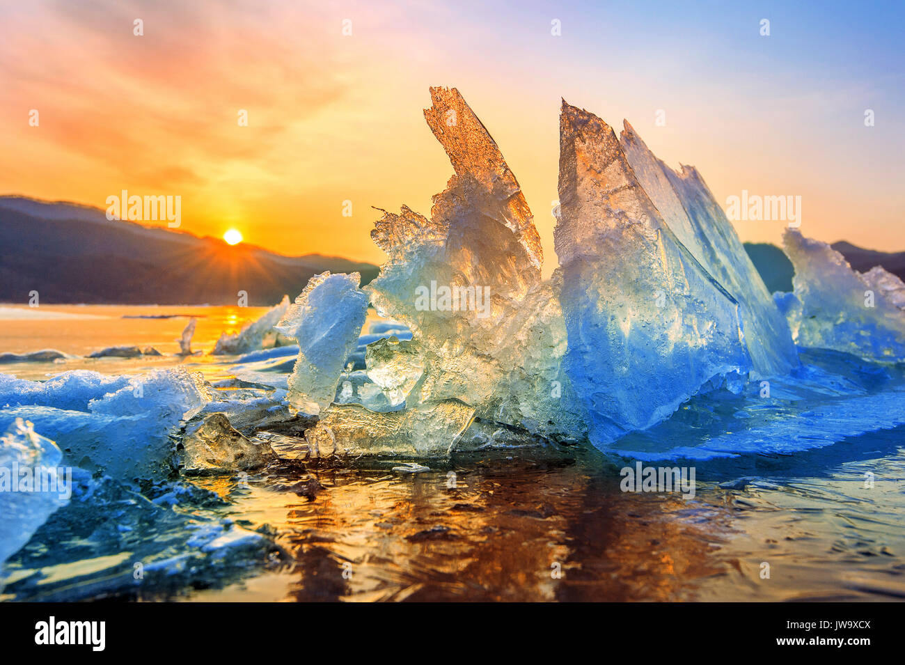 Large ice chunk hi-res stock photography and images - Alamy