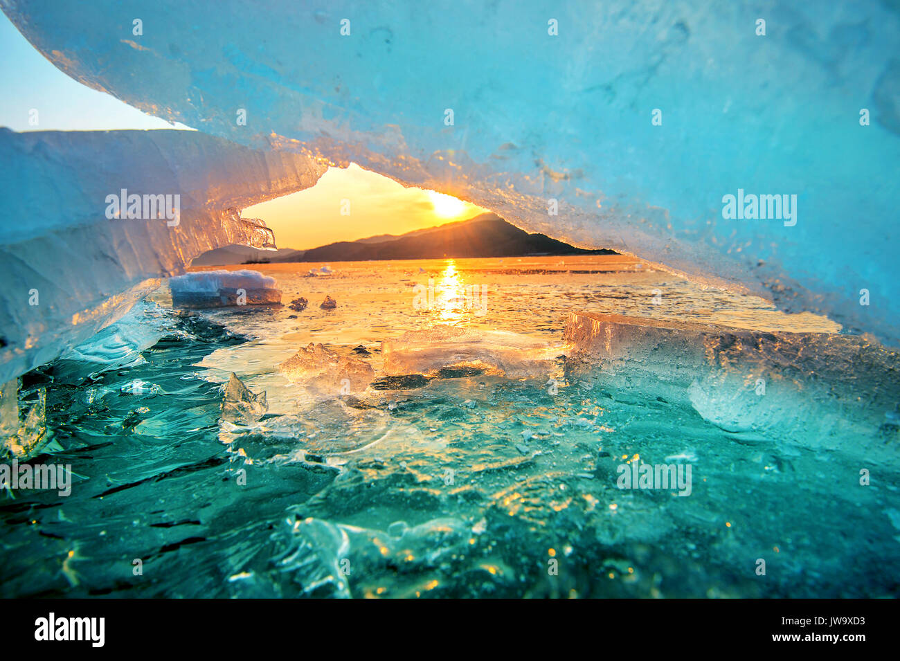 Large beautiful chunk ice hi-res stock photography and images - Alamy