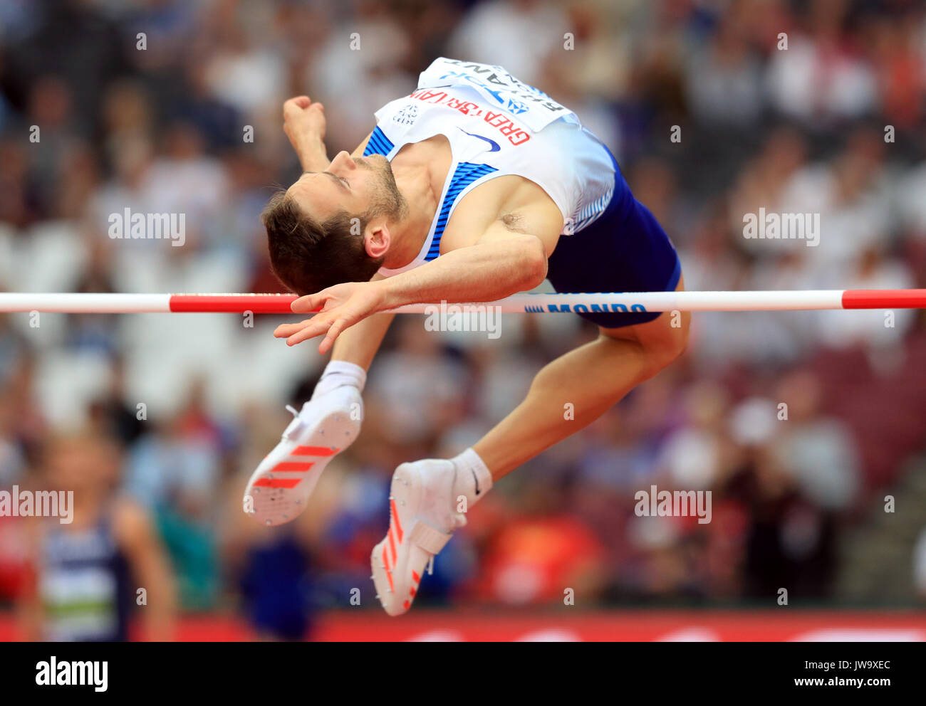 Mens decathlon high jump hi-res stock photography and images - Alamy