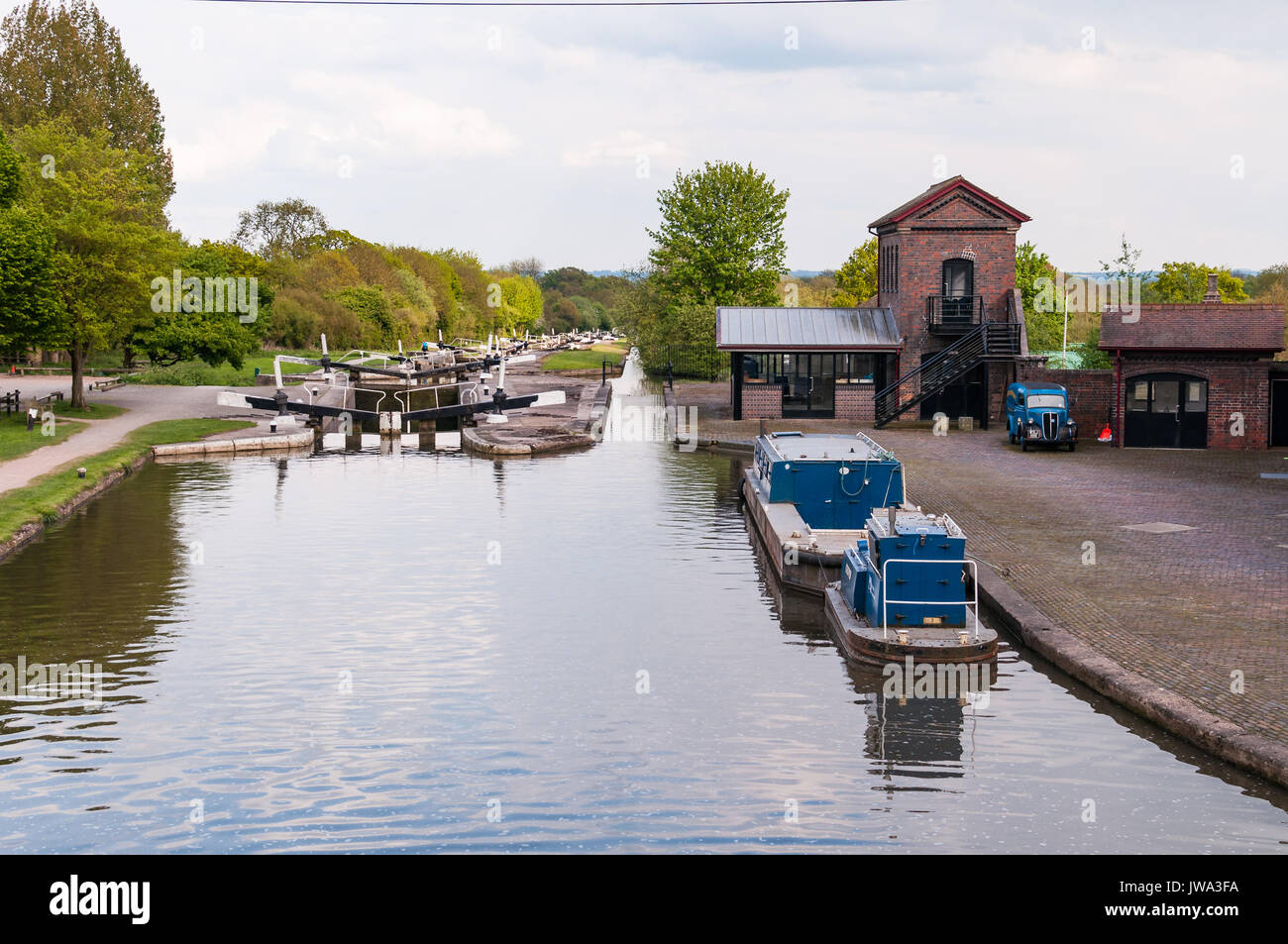Hatton Locks on the Grand Union Canal with visitor centre, Warwickshire ...