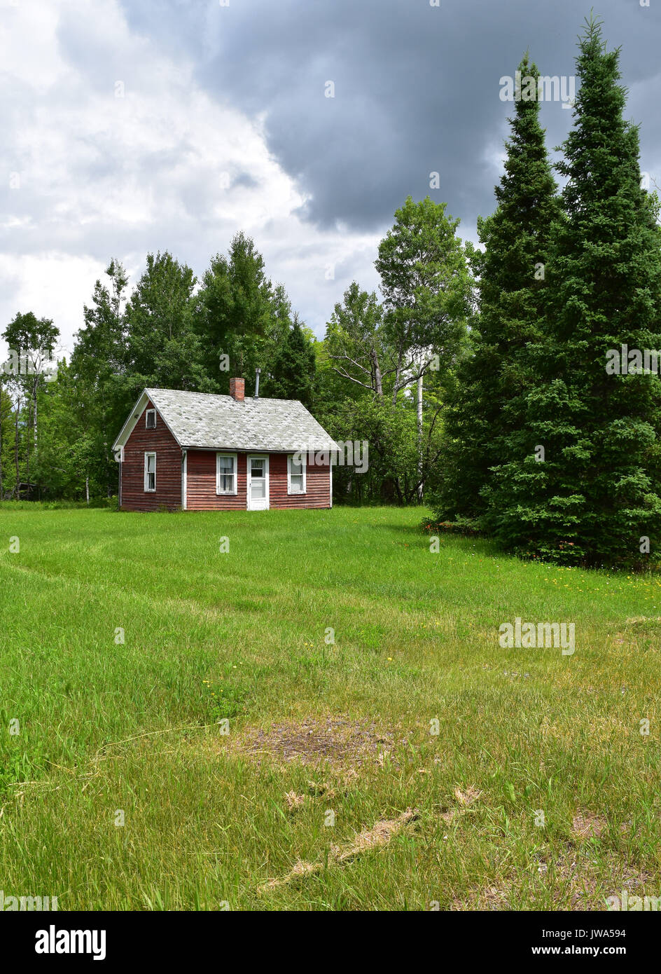 Rustic red cabin Stock Photo - Alamy