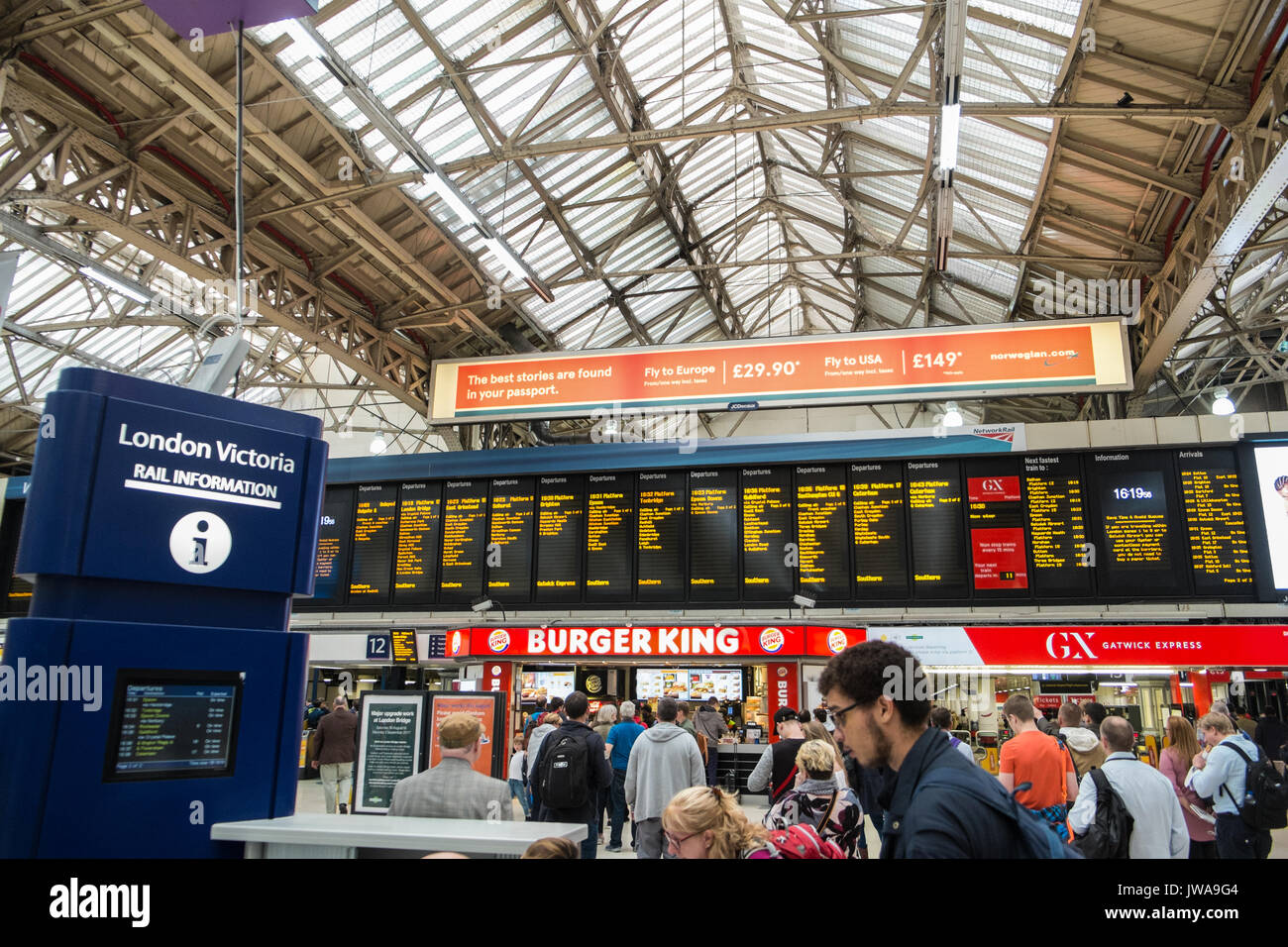 Overground rail commuters hi-res stock photography and images - Alamy