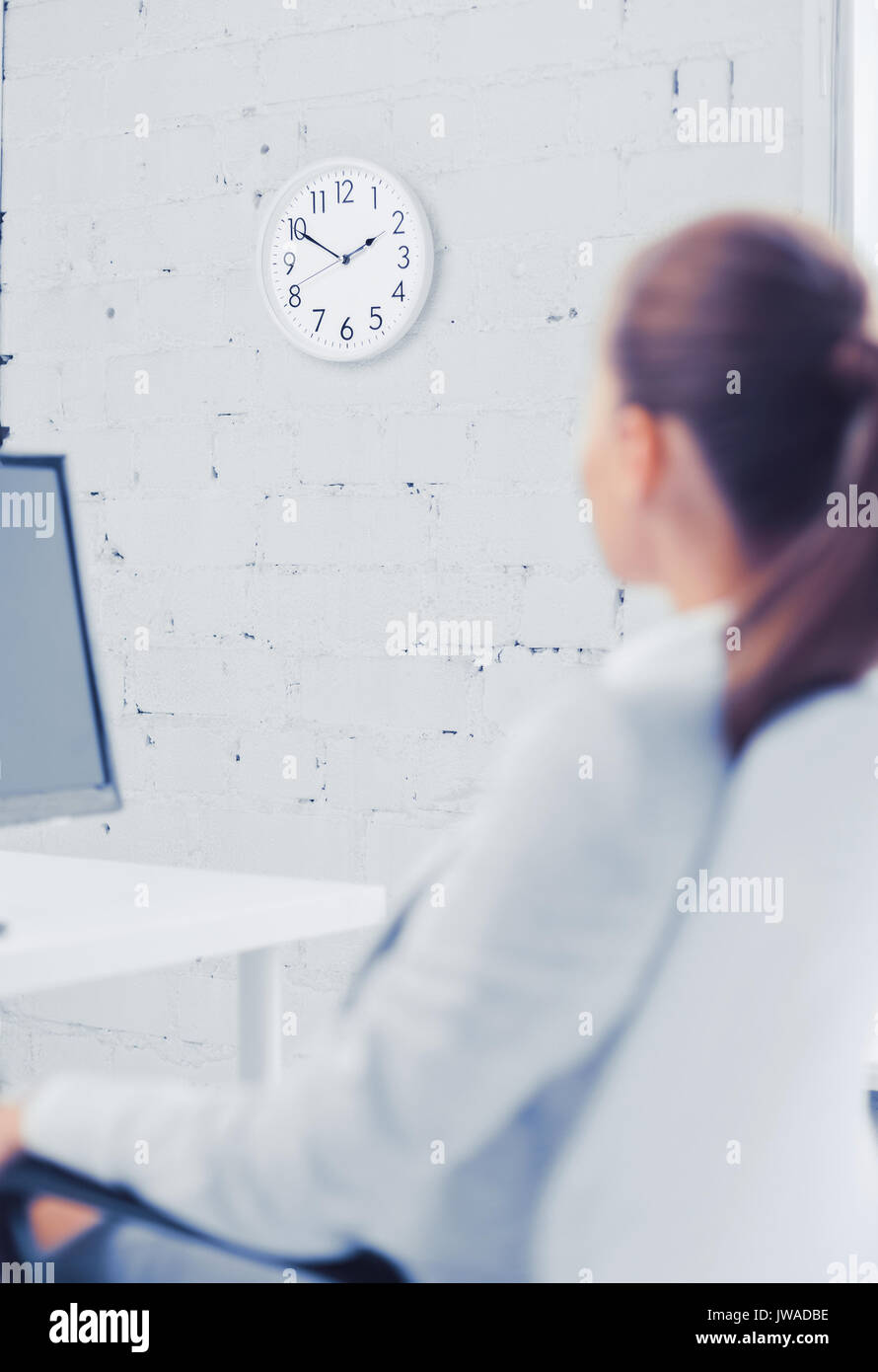 Looking bored in office clock hi-res stock photography and images - Alamy