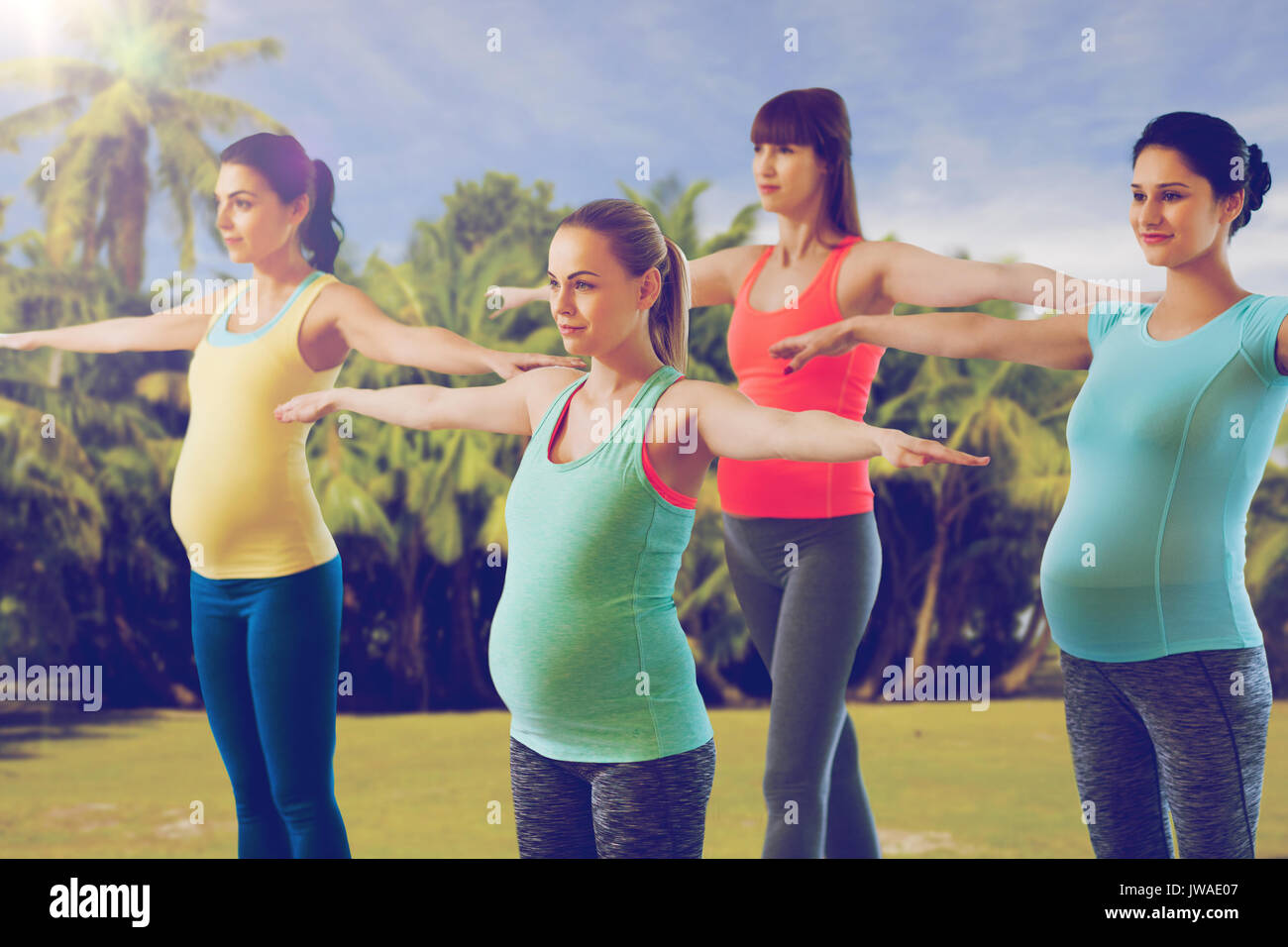 Pregnant exercise group hi-res stock photography and images - Alamy
