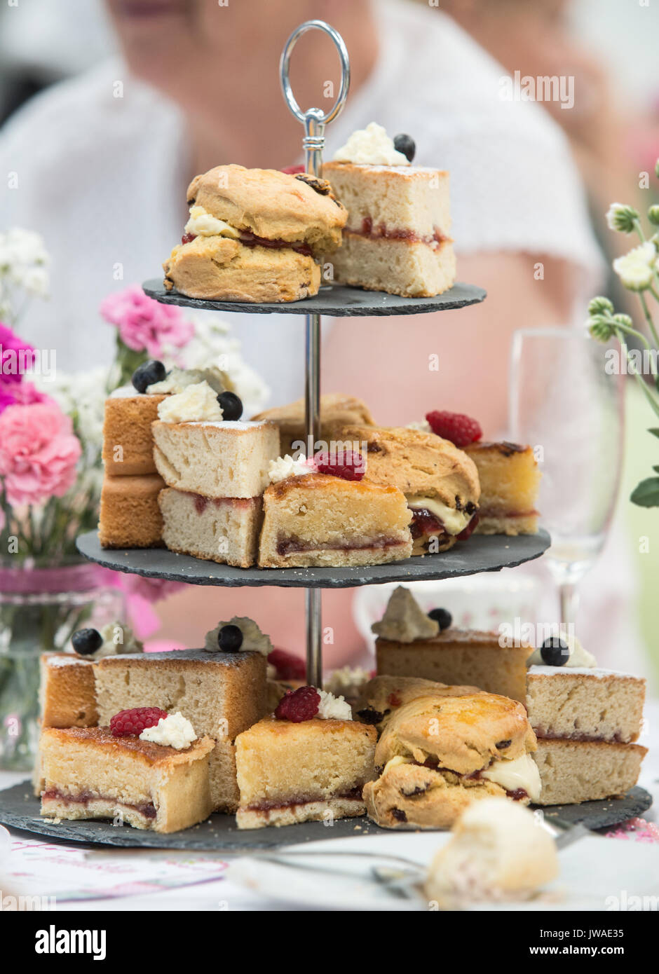 Wedding cake display hi-res stock photography and images - Alamy