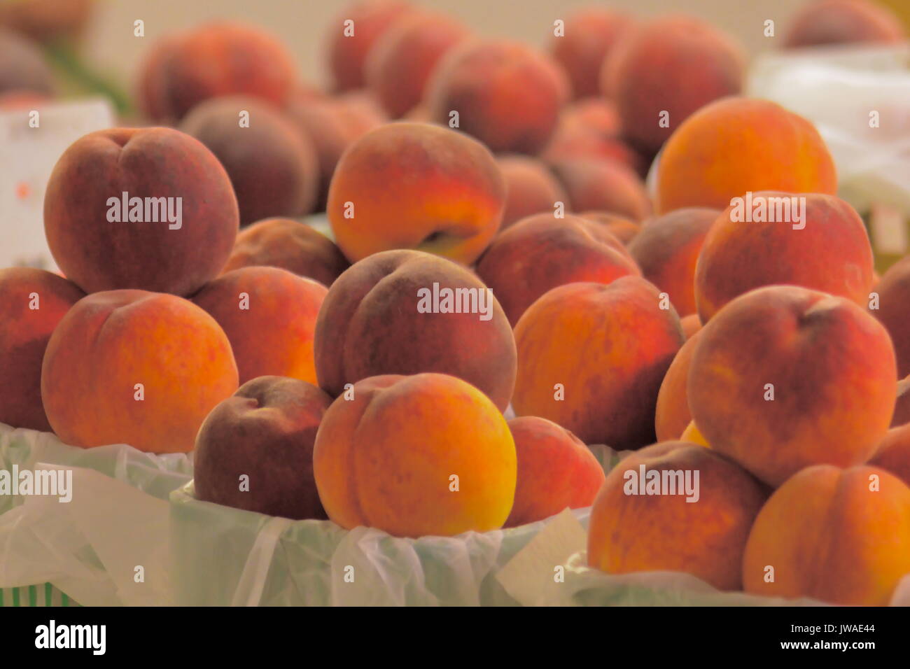 Peaches at Farmers Market Stock Photo - Alamy