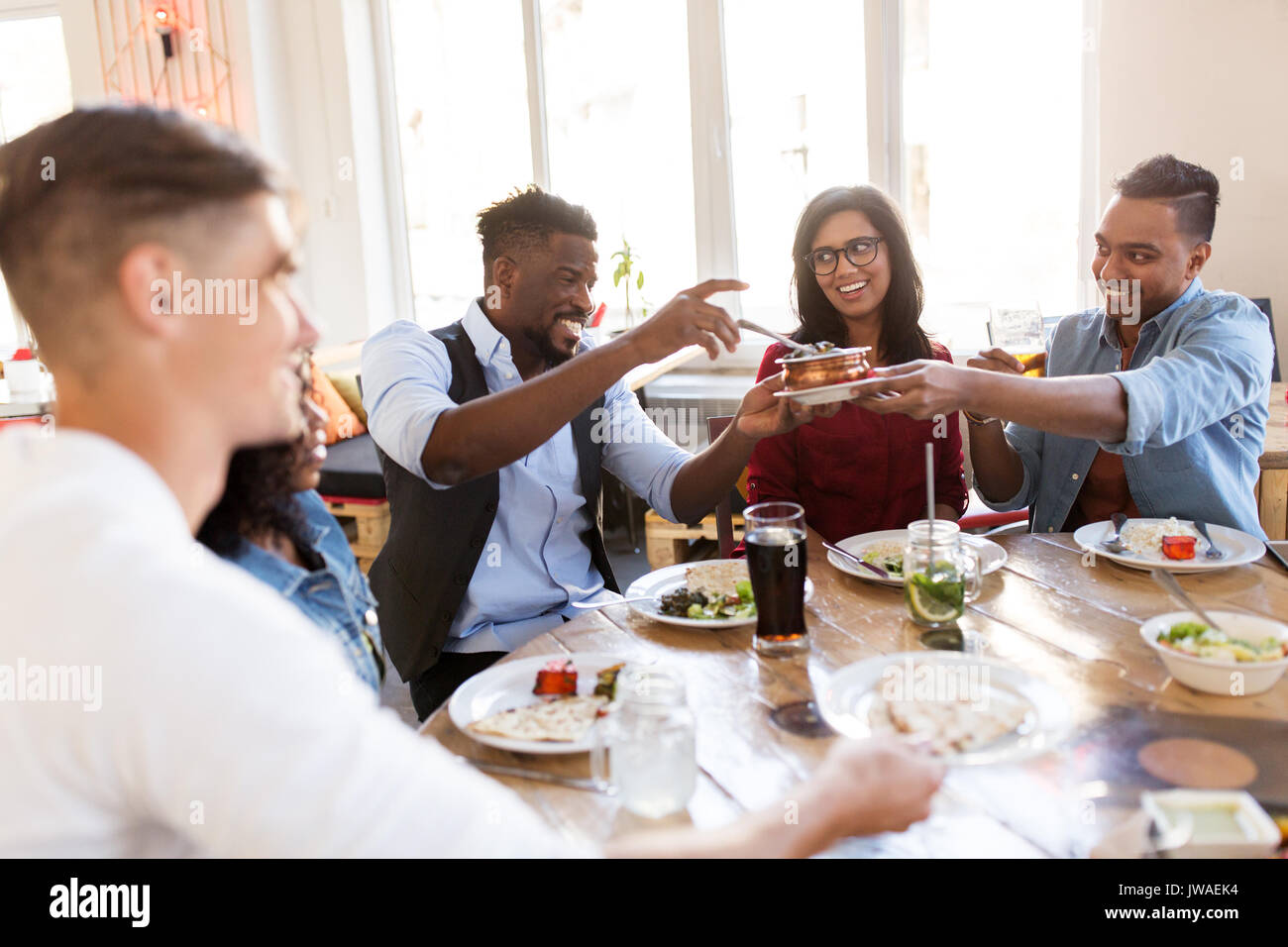 Woman giving food to man restaurant hi-res stock photography and images ...