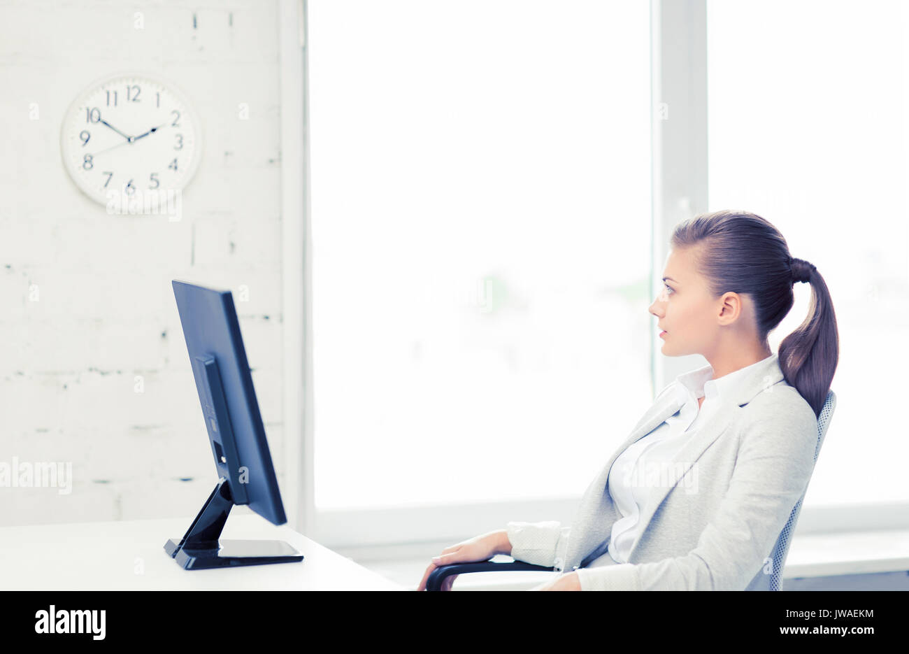 Looking bored in office clock hi-res stock photography and images - Alamy