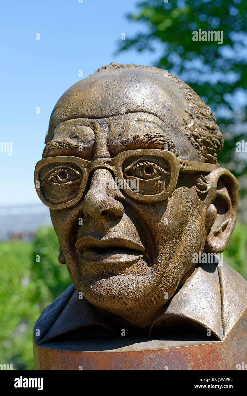 Monument to Prof. Dr. Richard Hansen (1912-2001), founder of the ...