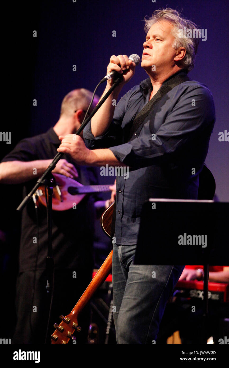 Tim Robbins performing with his band, Tim Robbins And The Rogues ...