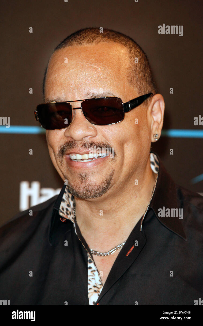 Ice-T and Coco pictured filming Ice Loves Coco on the red carpet at The ...