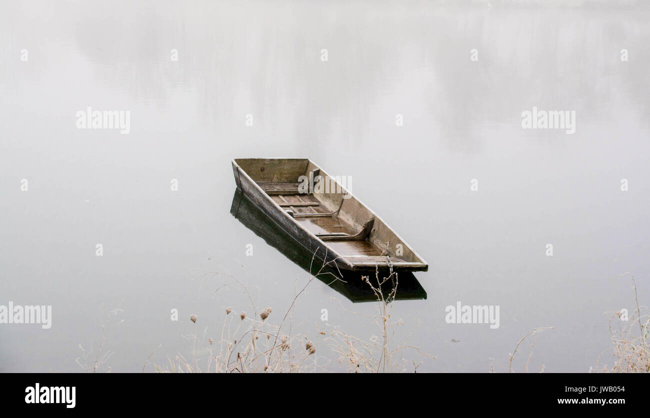 Lonely boat in frozen hi-res stock photography and images - Alamy