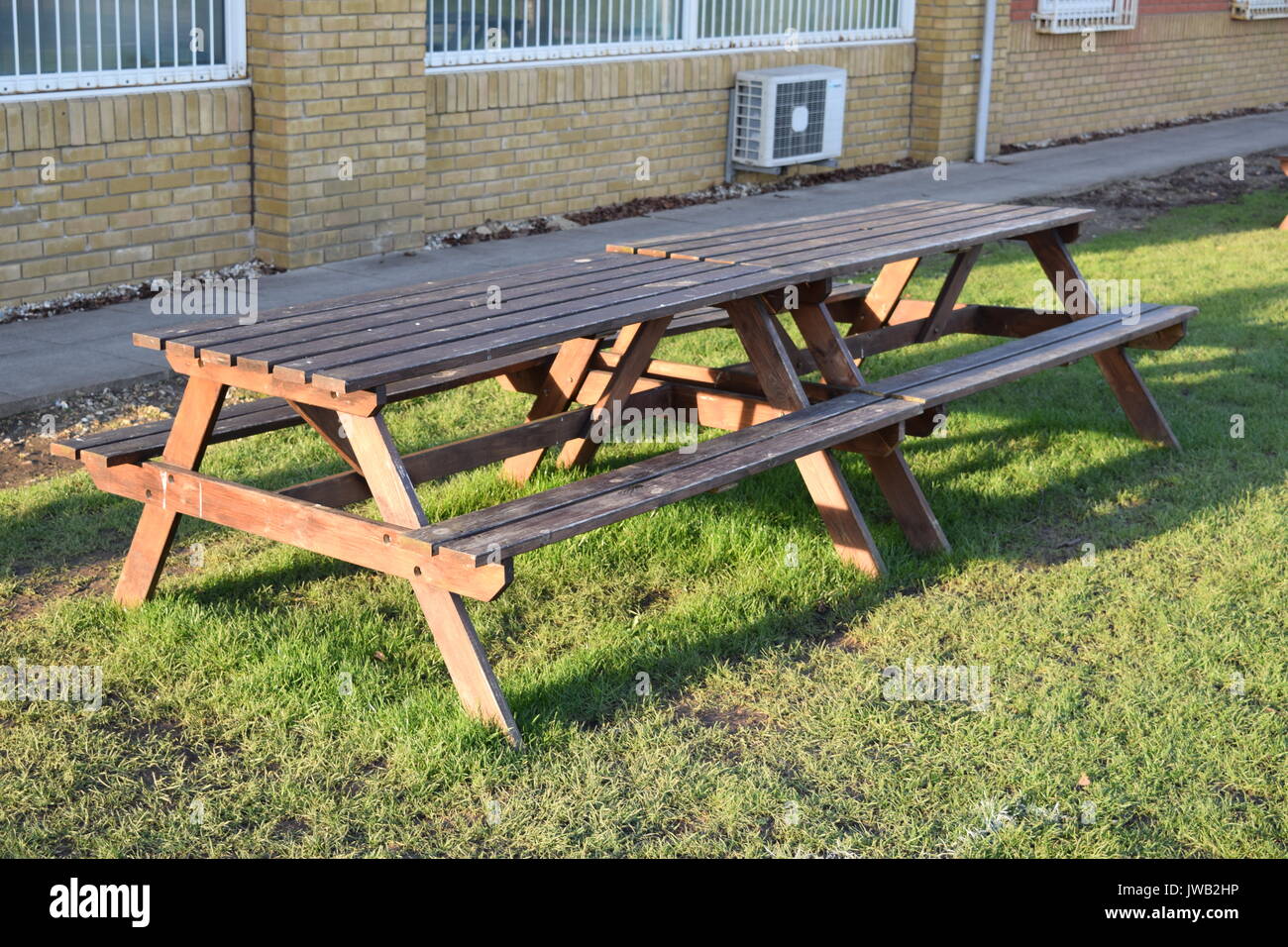 Rectangle benches hi-res stock photography and images - Alamy