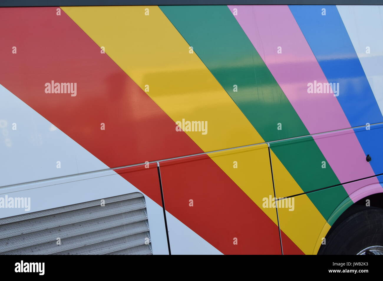 Yellow coach lines hi-res stock photography and images - Alamy