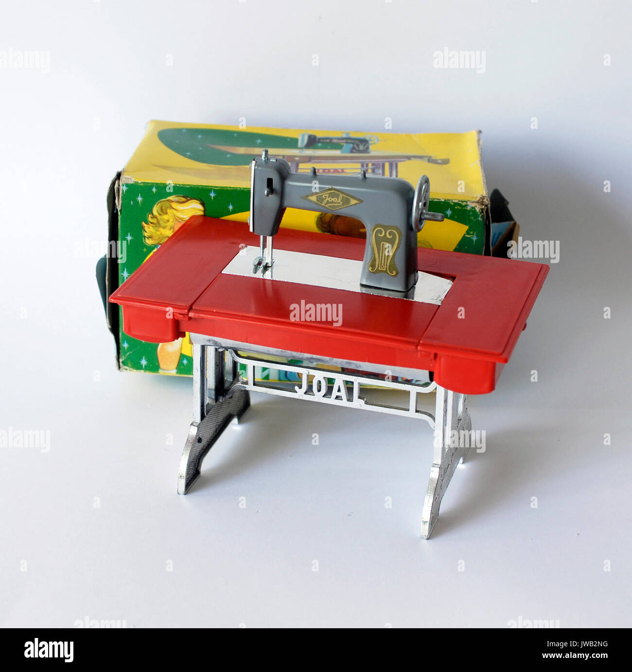 Vintage toy sewing machine hi-res stock photography and images - Alamy