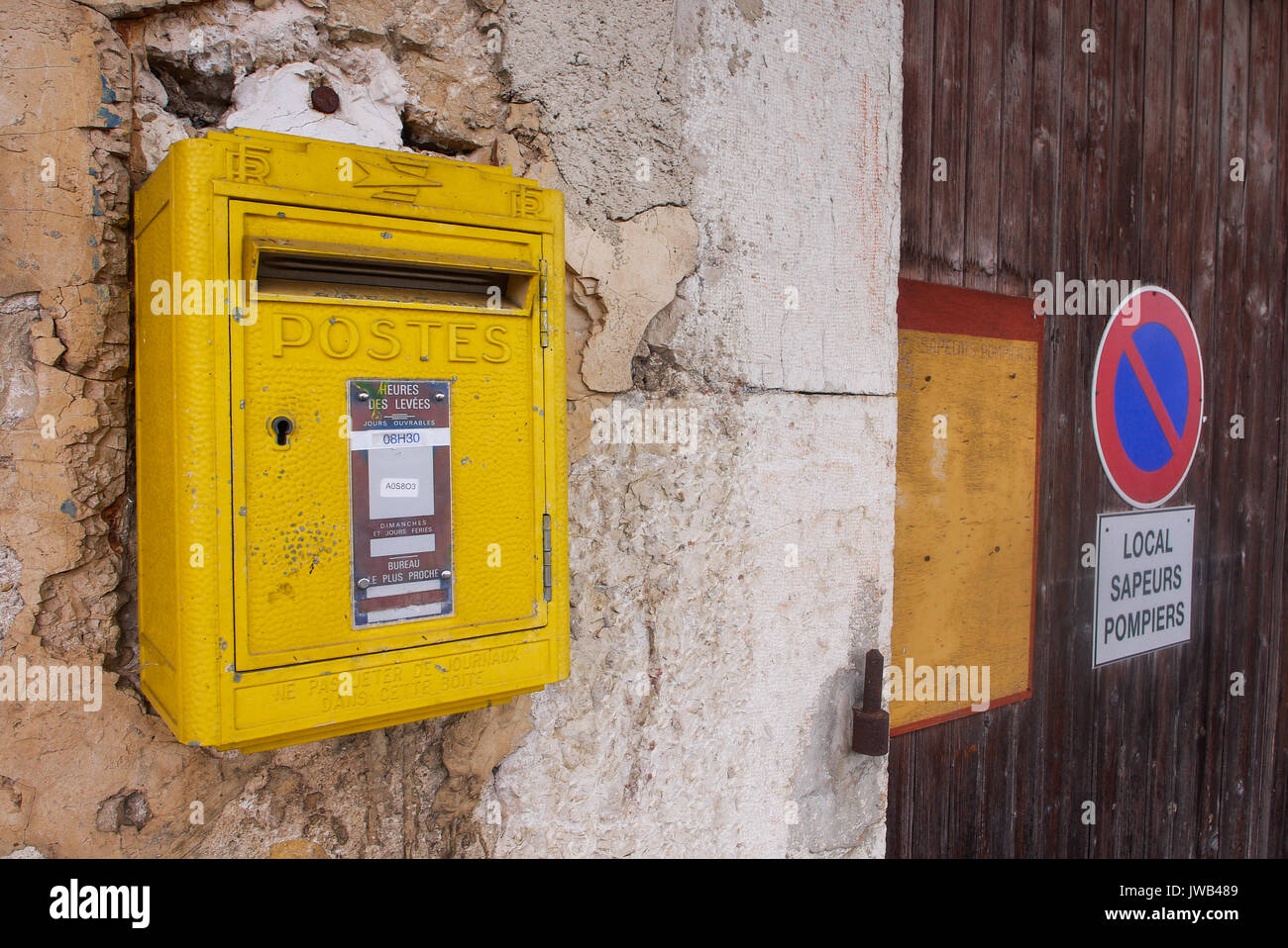 La poste yellow post box hi-res stock photography and images - Alamy