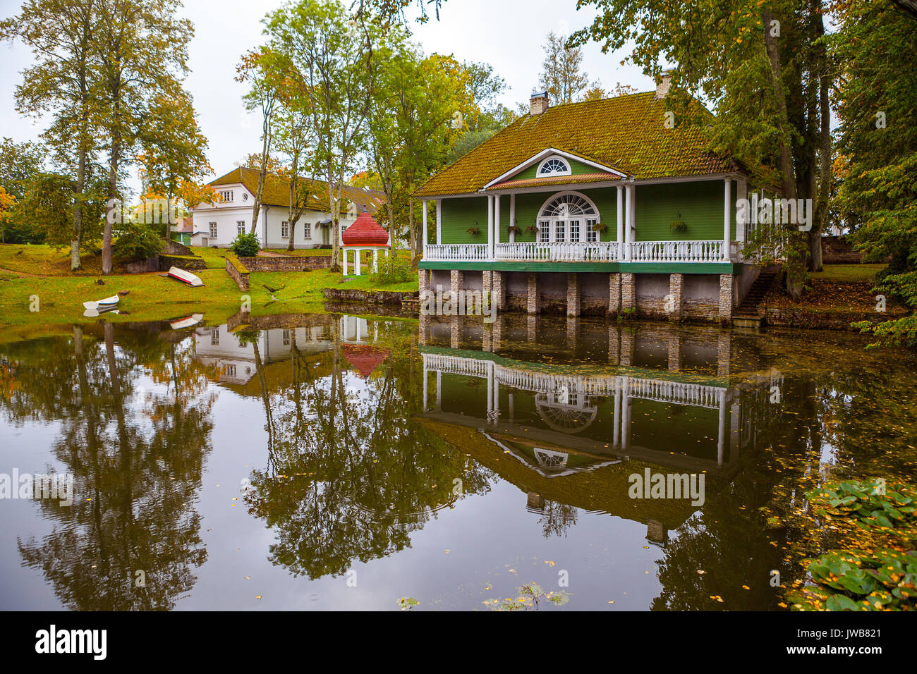 Reflection house hi-res stock photography and images - Alamy