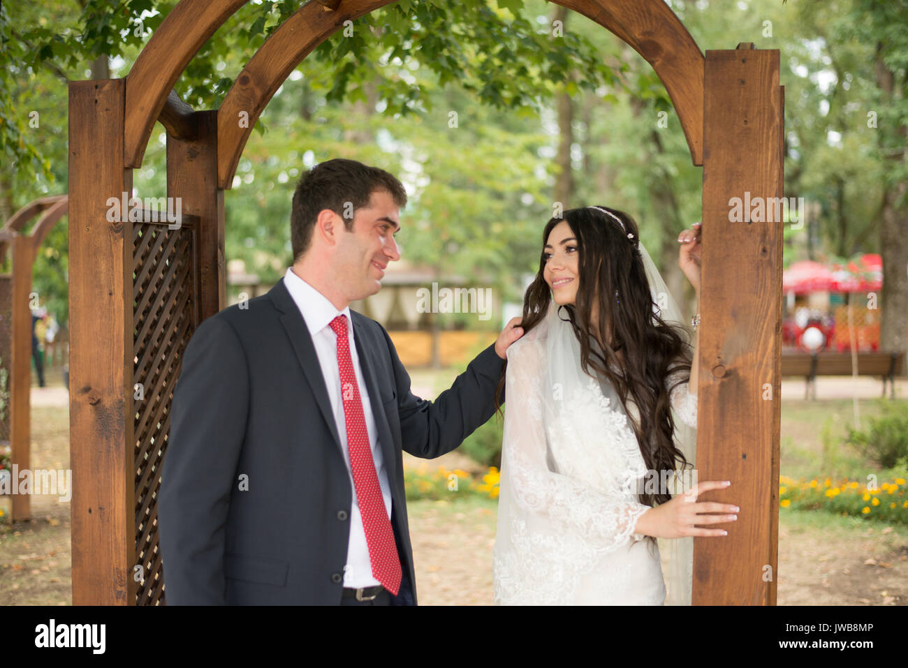 Beautiful married couple in the wedding day Stock Photo - Alamy