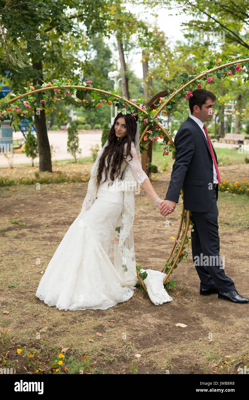 Beautiful married couple in the wedding day Stock Photo - Alamy