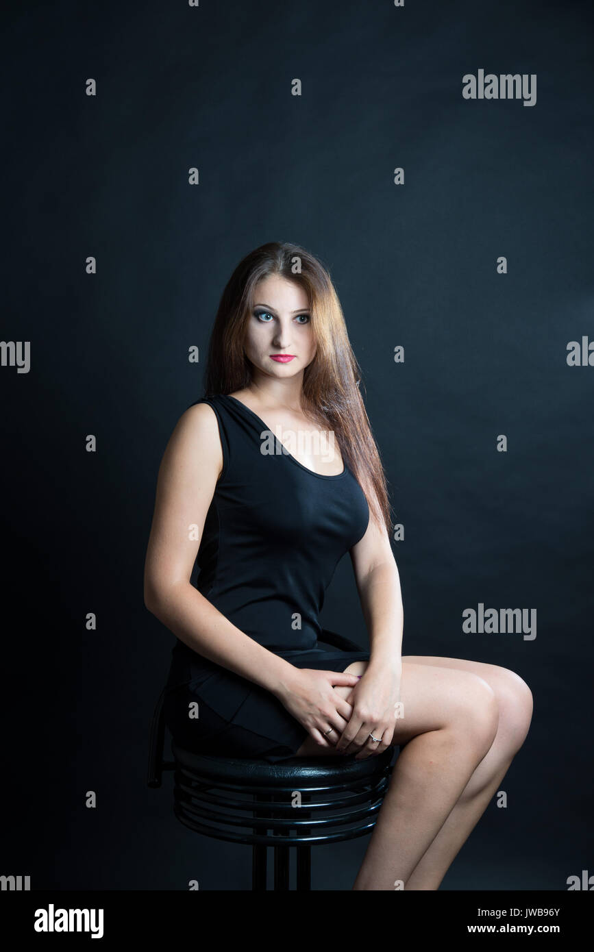 pretty girl at a photo shoot in the studio Stock Photo - Alamy