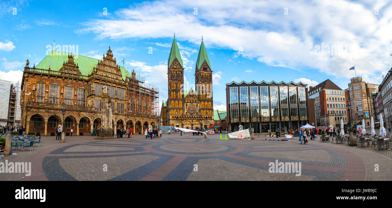 BREMEN, GERMANY - 16 APR 2016: Historic market square in the centre of ...