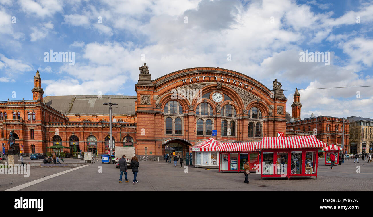 Deutsche bahn railway station clock hi-res stock photography and images ...