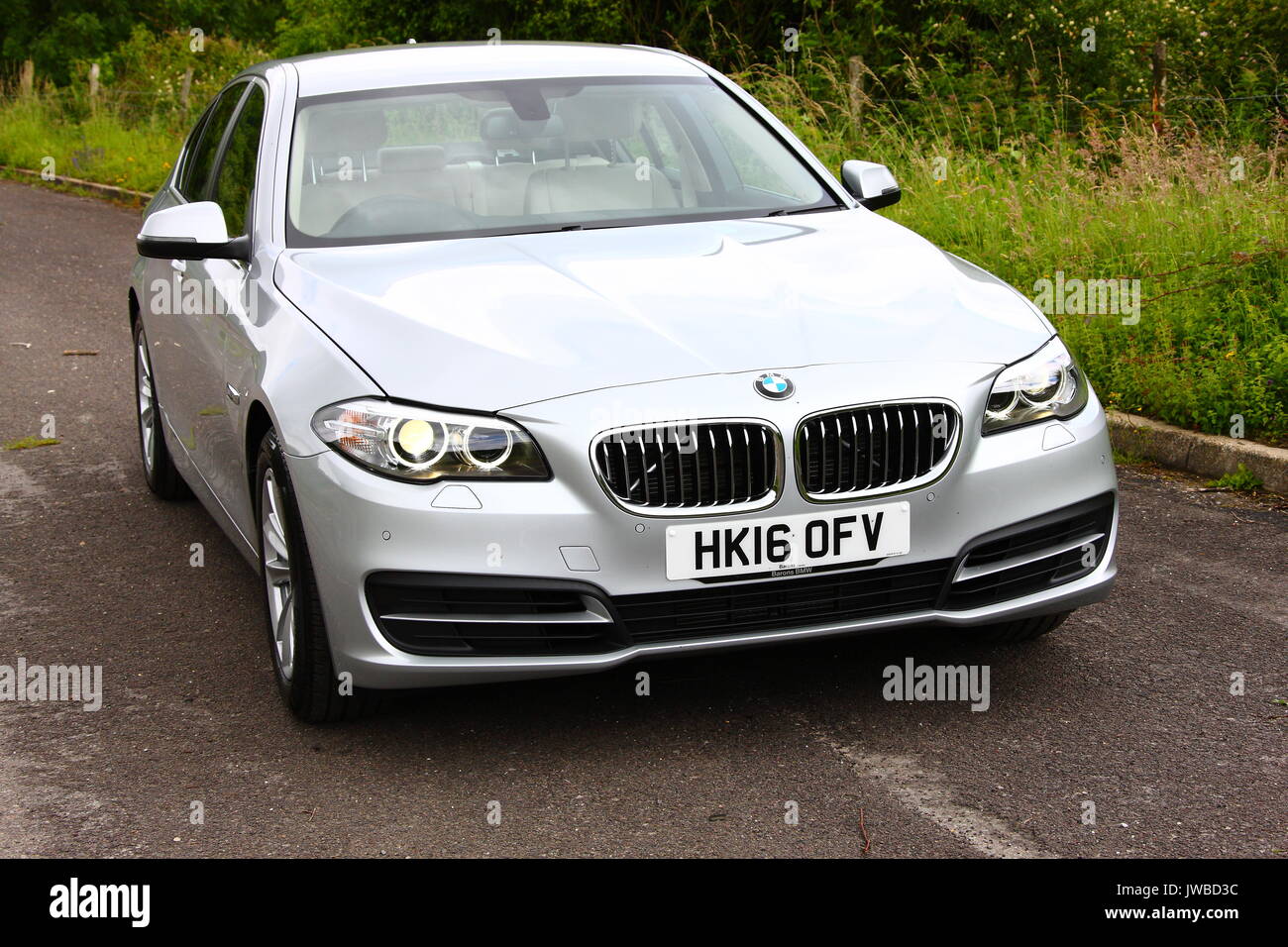 Silver bmw 5 series saloon motor hi-res stock photography and images ...