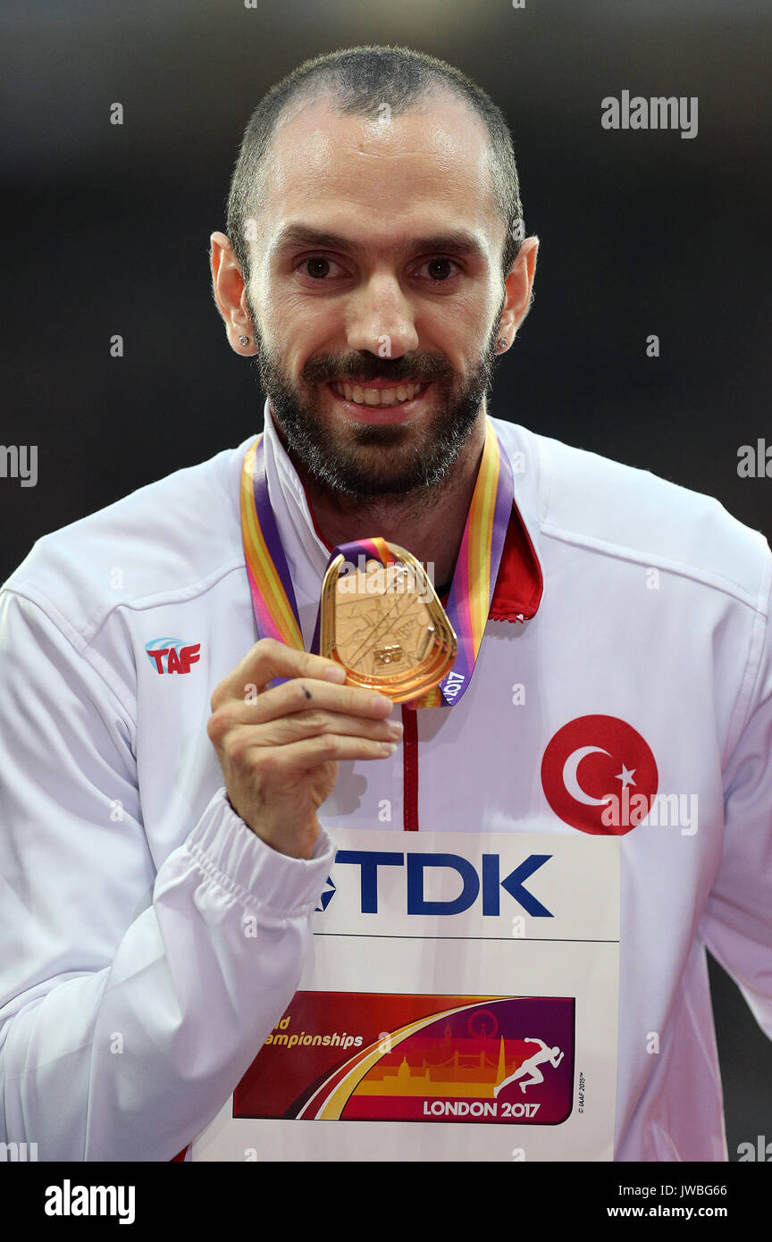 Turkey's Ramil Guliyev celebrates winning gold during the medal ...