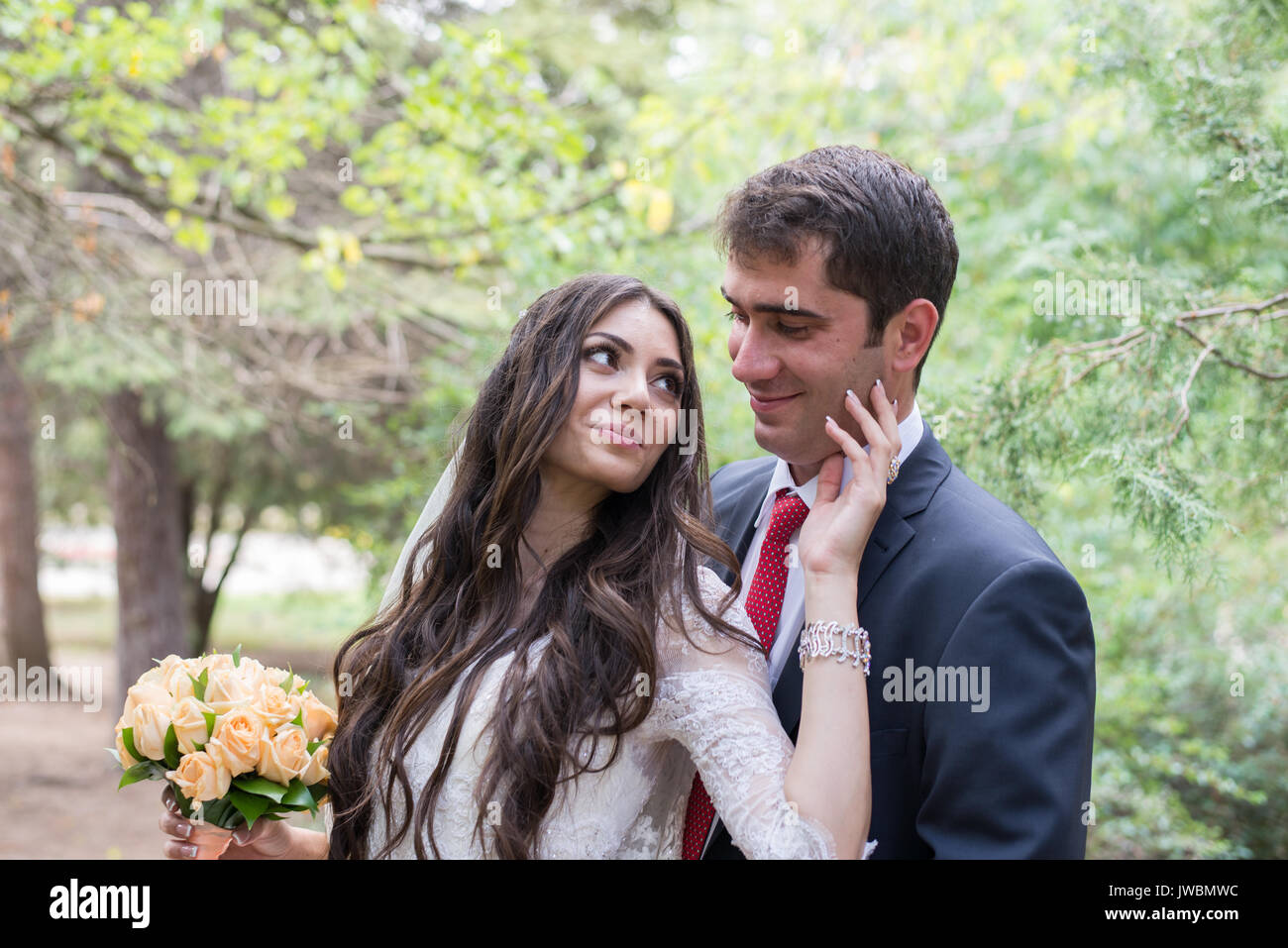 Beautiful married couple in the wedding day Stock Photo - Alamy