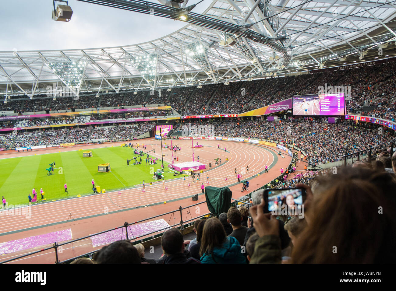 Football fans uk cheering stadium hi-res stock photography and images ...